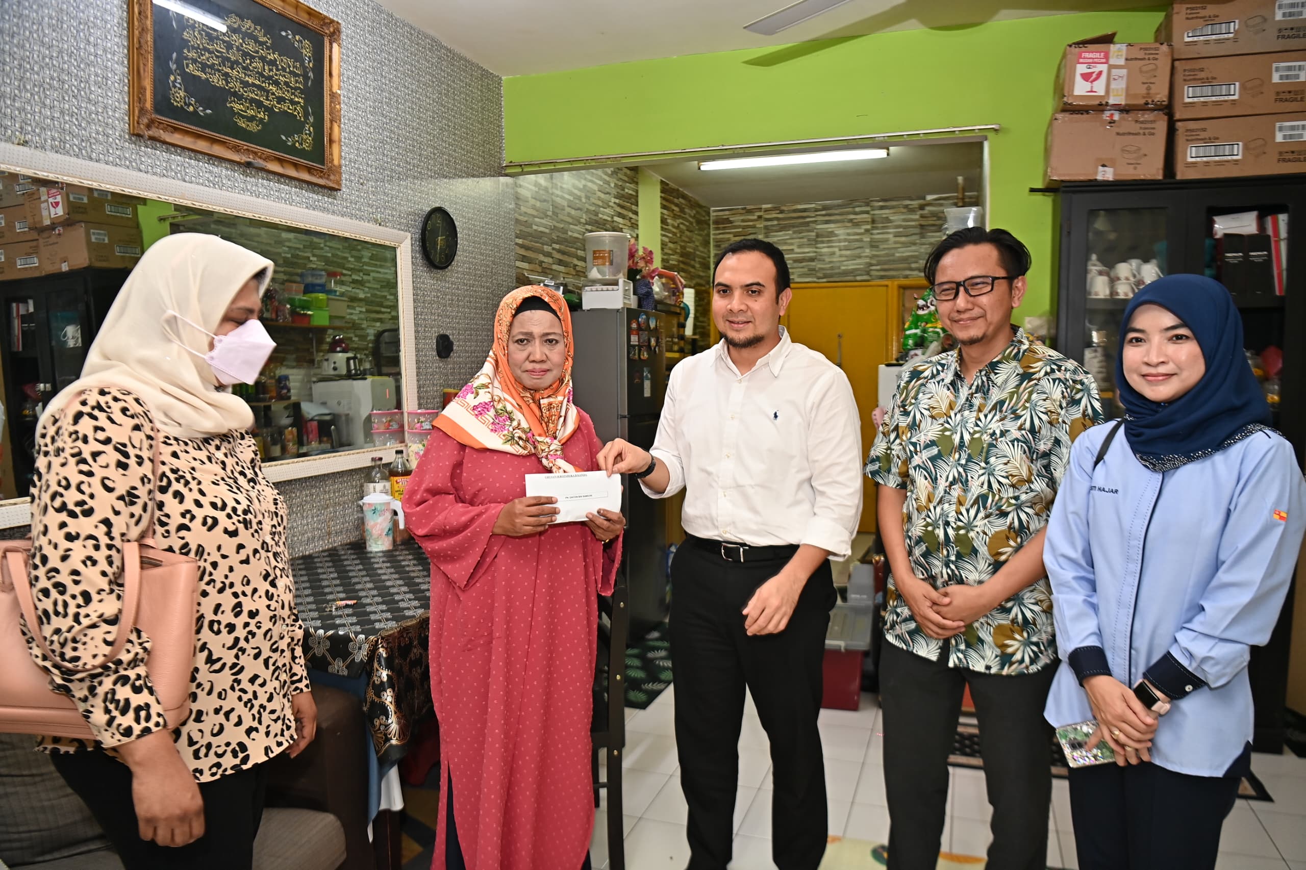 PM Anwar hulur bantuan pada penyanyi Zaiton Sameon - KUALALUMPUR VIRAL