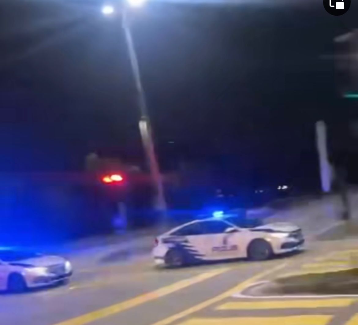 Perodua Bezza lari dari polis ditahan di Cyberjaya - KUALALUMPUR VIRAL